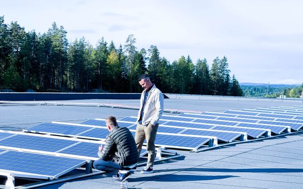 Solcelleanlegg på næringsbygg - Norgeseliten Næring