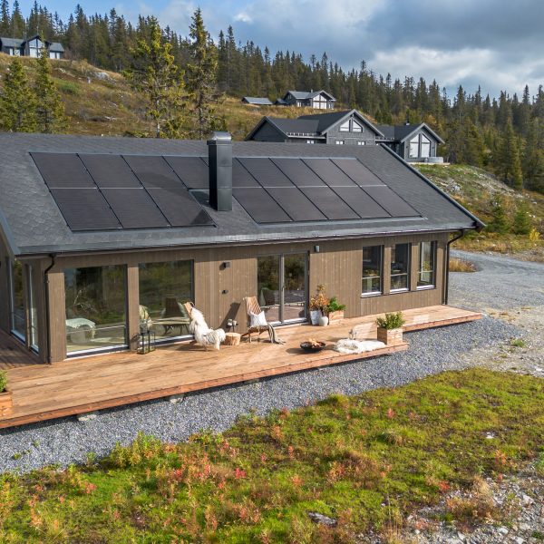 Hytte med solcellepanel ble solgt før visning - Norgeseliten